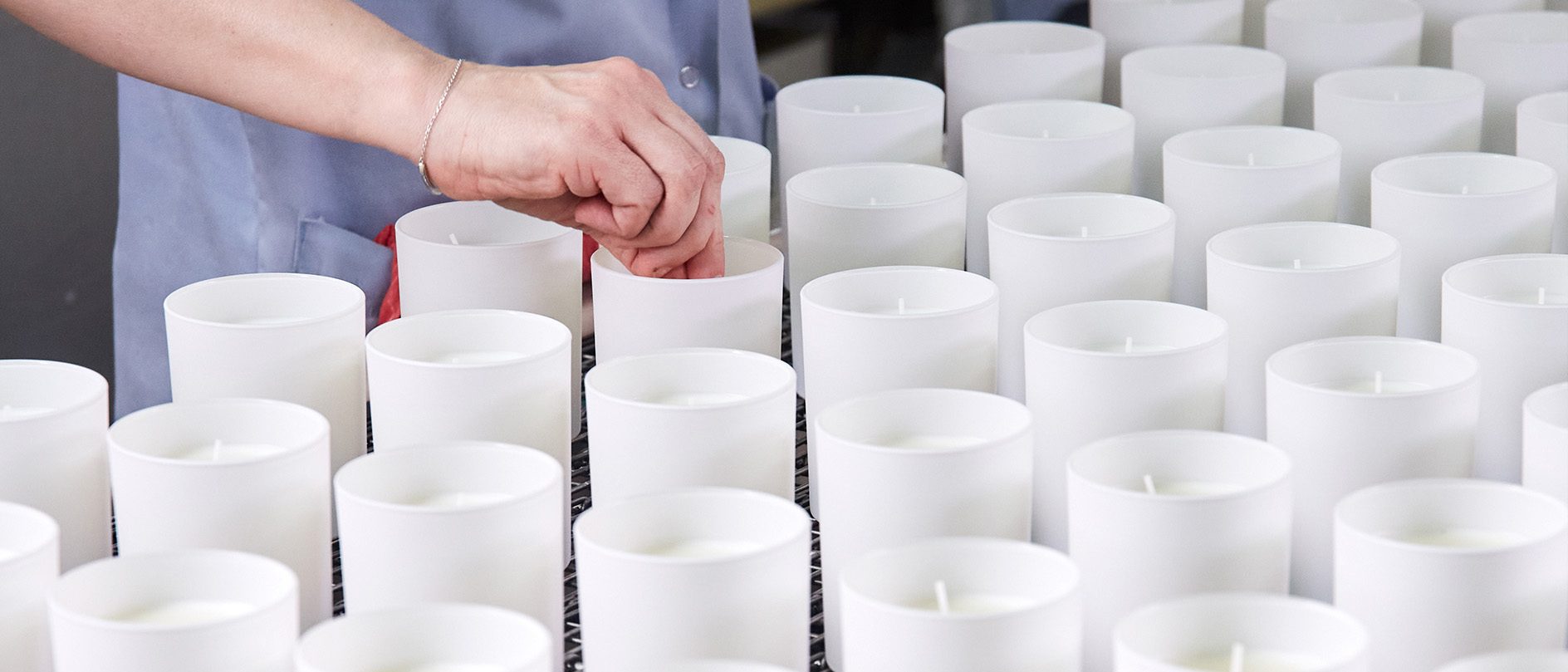 - Fabrication de bougies à façon