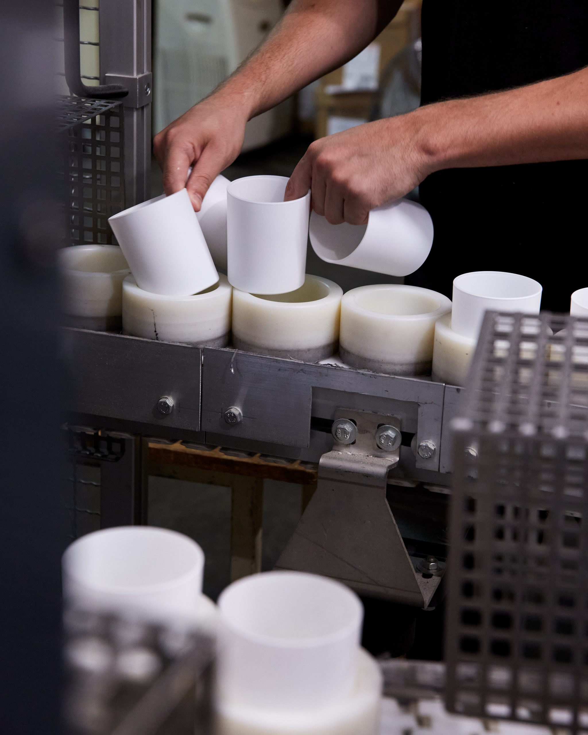 - Fabrication de bougies à façon